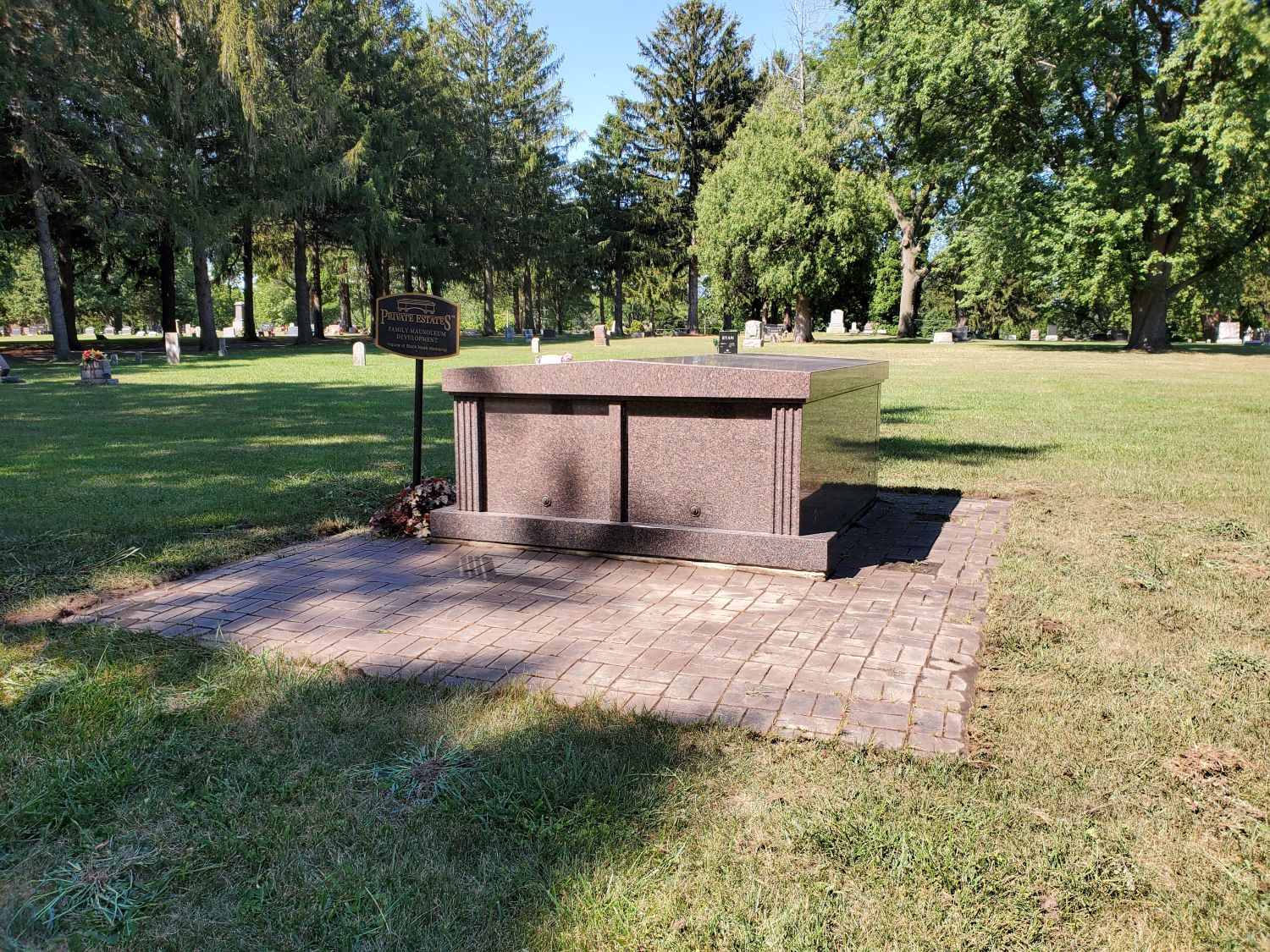 Mausoleum - Decorah Memorial