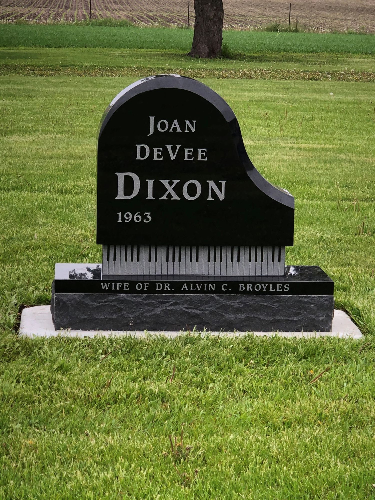piano - Decorah Memorial